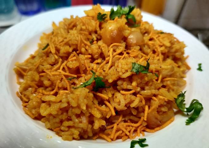 Instant Maggie masala rice Recipe by Aish Kaur aggarwal - Cookpad