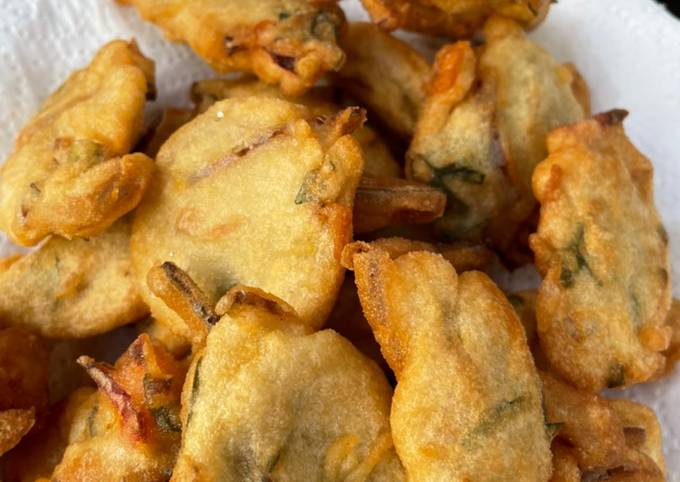 Resipi Cucur ikan bilis bawang rangup oleh Ariey Rieyna - Cookpad