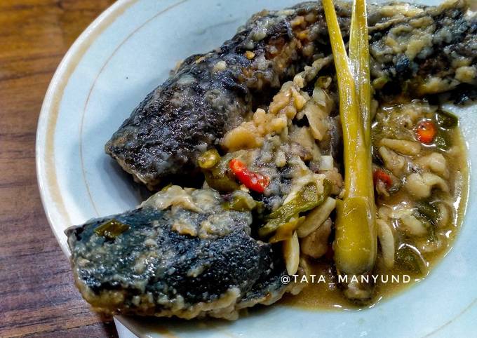 Resep Lele Pedas Saos Tiram oleh Tata Manyund - Cookpad