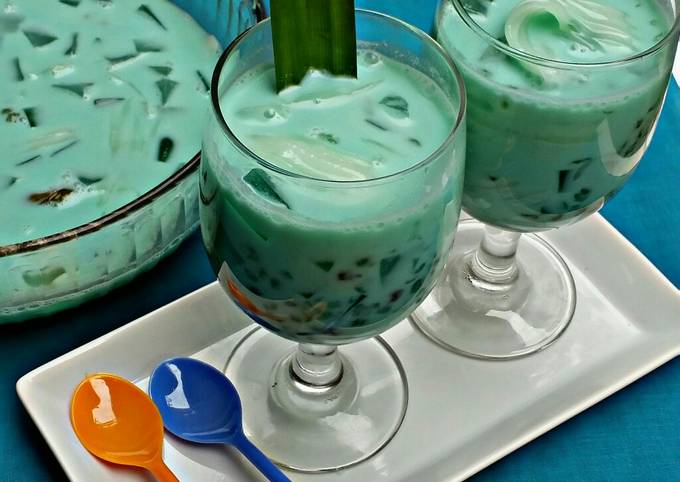 Resep #9 Buko Pandan (santan + susu) oleh erminayu - Cookpad