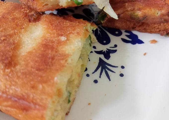 Resep Martabak telor roti tawar oleh estrirsari - Cookpad