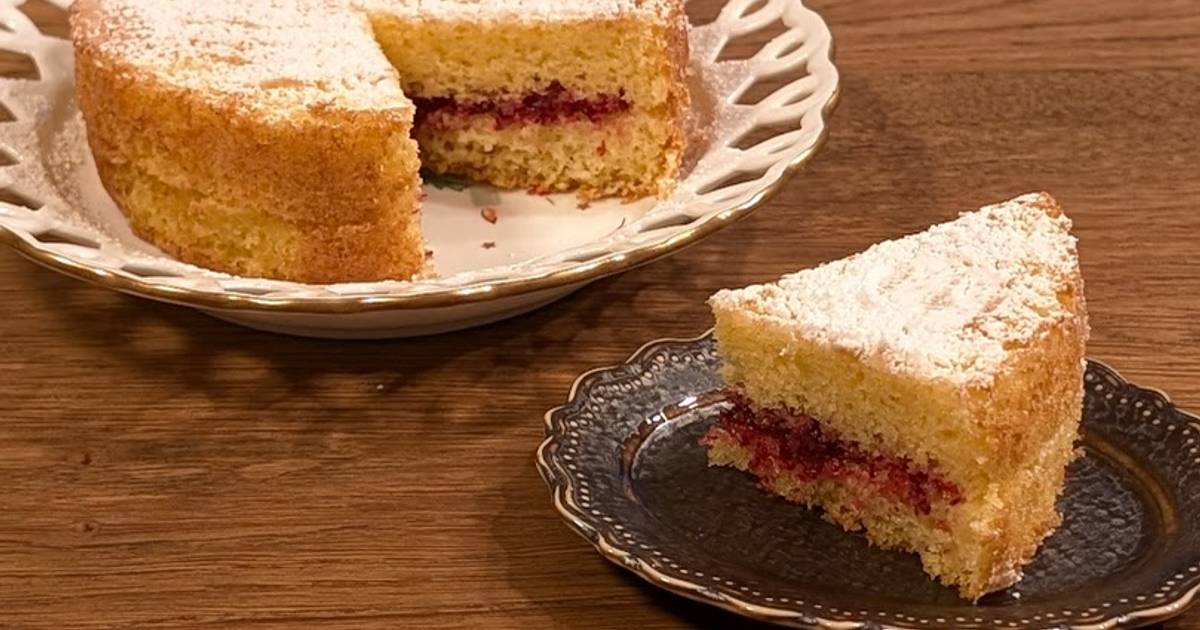 My small Victoria sponge★ Recipe by liarraliarra - Cookpad