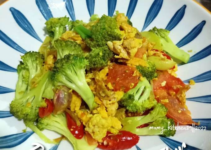 Resipi 🥦Brokoli Goreng Telur🥚 oleh mamy_kitchen89 - Cookpad