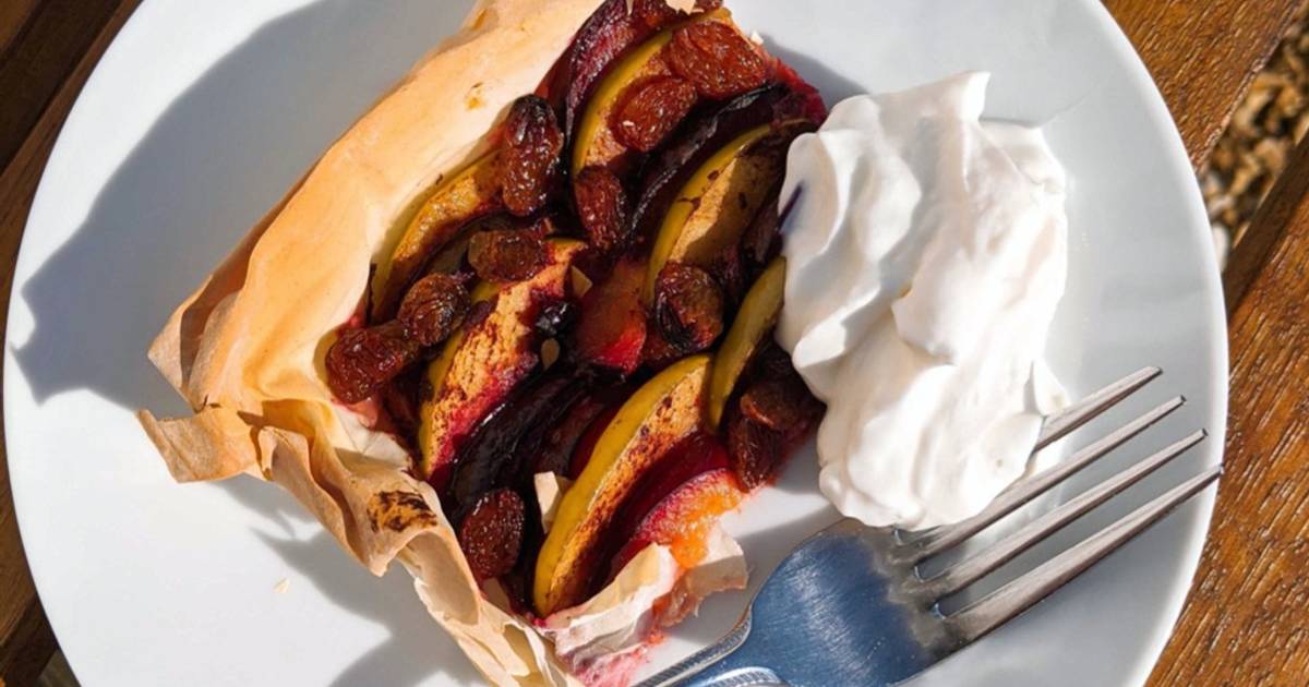 Apple and plum filo tart Recipe by nicolehooper - Cookpad
