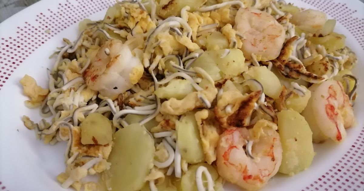 Revuelto De Gulas Con Patatas Y Gambas Receta de 95vanedg
