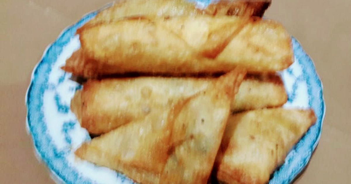 Frozen Samosa's And Spring Rolls Recipe by Sumreen Farooq - Cookpad