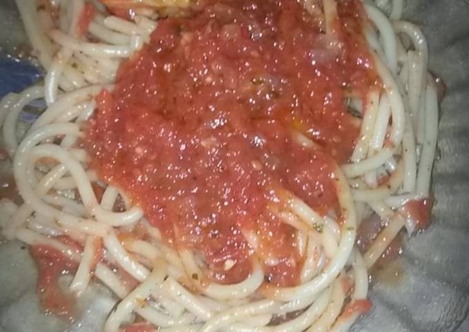 Fideos con salsa de tomate 🍅 Receta de erica soledad- Cookpad