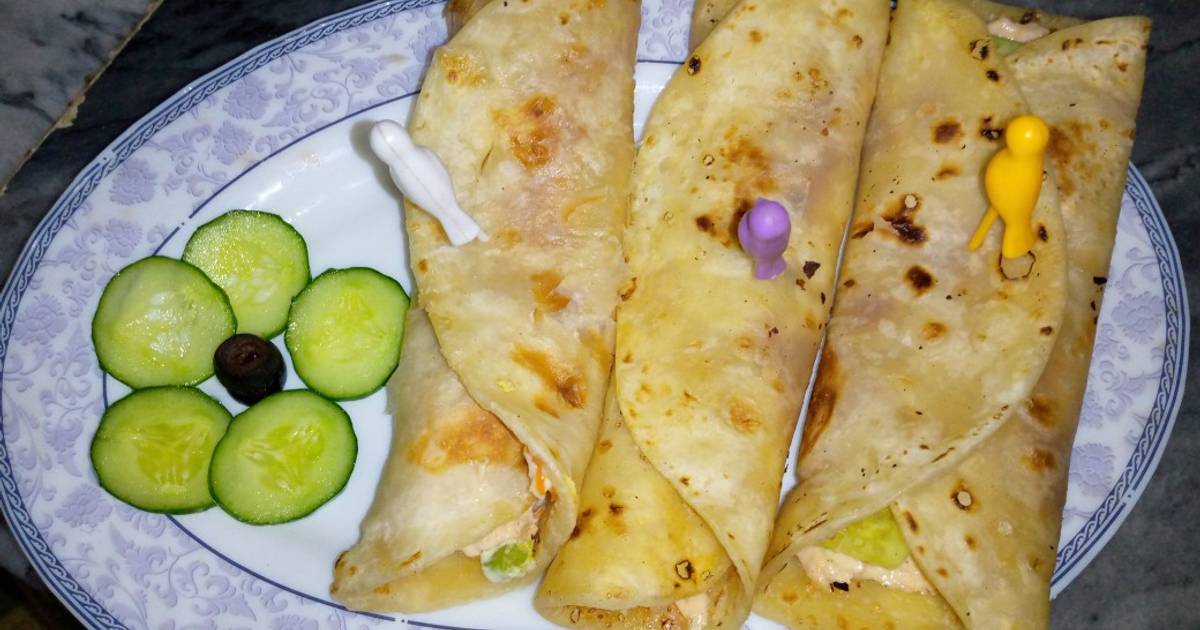 Chicken egg paratha roll Recipe by Hafsa Xaqib - Cookpad