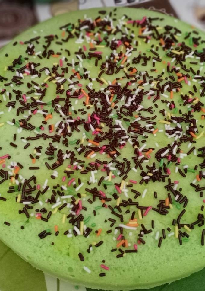 Resep Bolu Pandan Rice Cooker Super lembut oleh Diana Muntaza - Cookpad