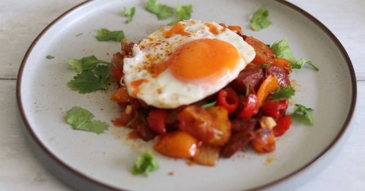 Spanish sunny side up style breakfast ☀️ 🍳 🇪🇸 Recipe by Yui Miles - Cookpad