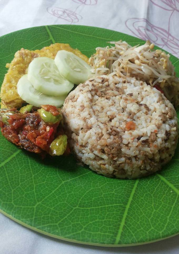 Resep Nasi tutug oncom praktis dan mudah oleh Dita Ummu Shafa - Cookpad