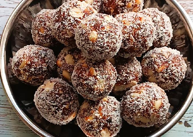 Dates and Nuts Healthy Laddoo (Sugar Free) Recipe by Sangita Vyas - Cookpad