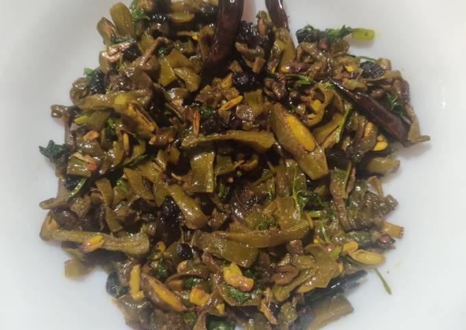 Garlic Flat Beans or Lahsuni Sem Recipe by rama - Cookpad