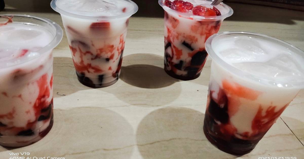 Resep Es jelly strawberry oleh CookwithVe - Cookpad