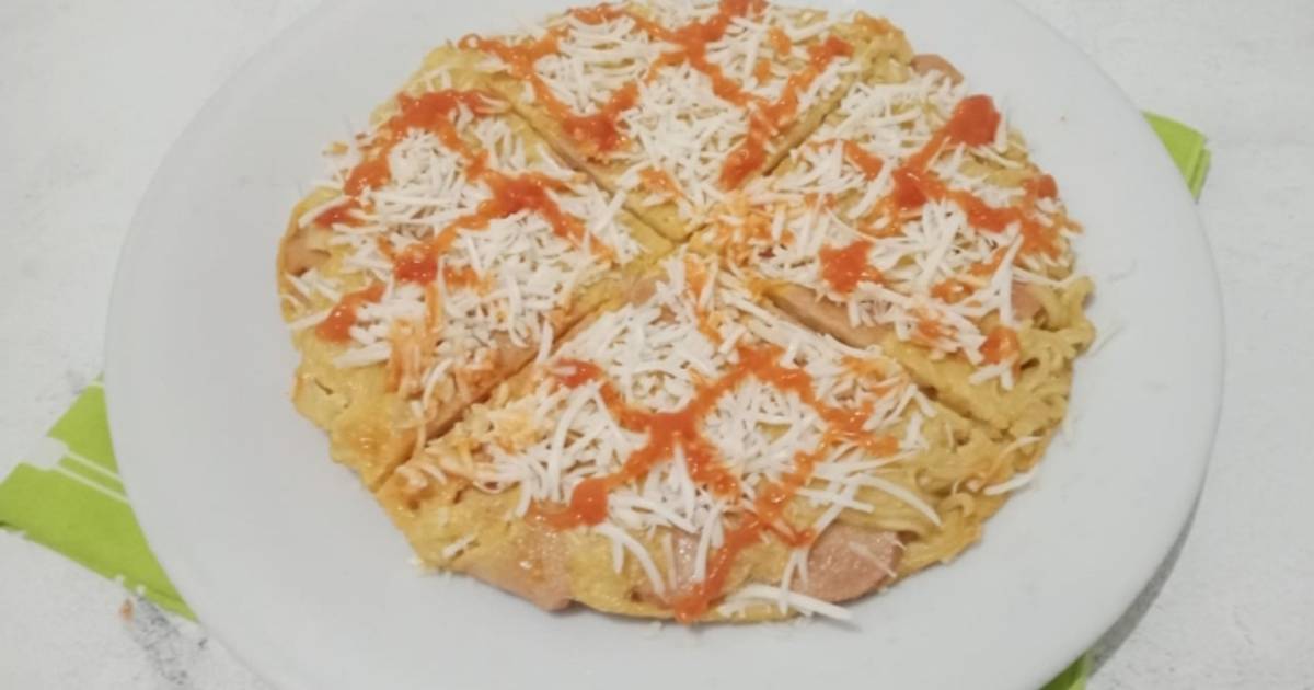 Resep Pizza Mie Sosis Keju oleh Dapur Deis - Cookpad