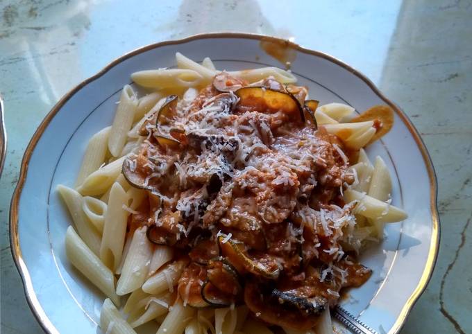 Gomba cukkini ragu penne tésztával | Pölhe Anett receptje - Cookpad ...