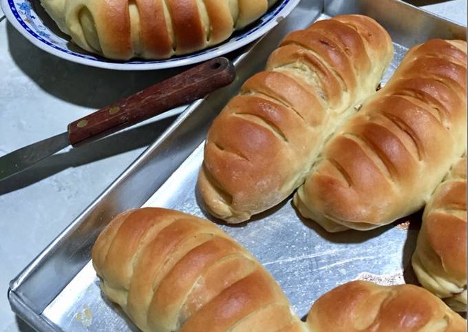 Resep Roti isi pisang oleh Elvitri - Cookpad