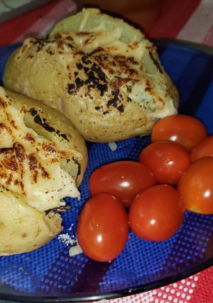 Batata recheada com queijo Receita por Catarina Duarte - Cookpad