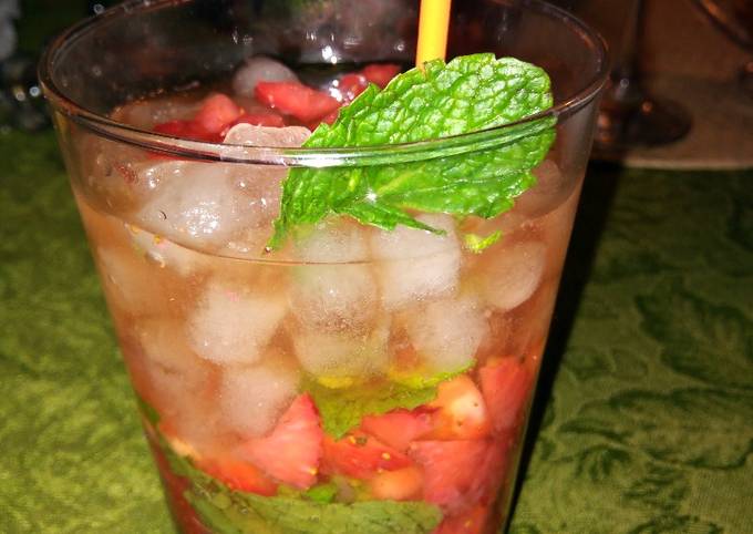 Mojito de ron añejo con fresas Receta de Jesús Ruiz- Cookpad