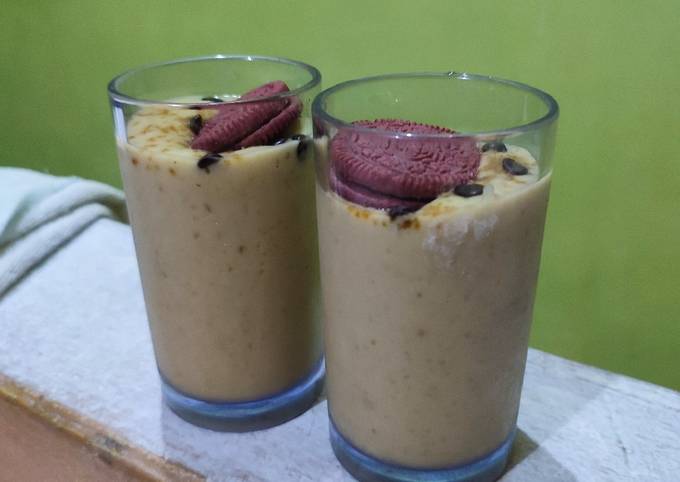 Resep Jus alpukat topping Oreo red velvet oleh Ummu Ubay - Cookpad