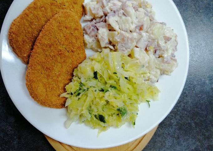 Pechuga de pollo apanada con ensalada de papas Receta de Maria VERÓNICA ...