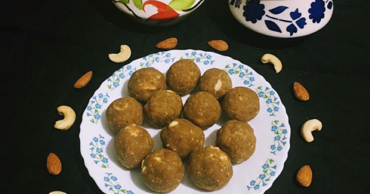 Atta Gud Ladoo / Wheat Flour Jaggery Ladoo Recipe by Sudipa Gope - Cookpad