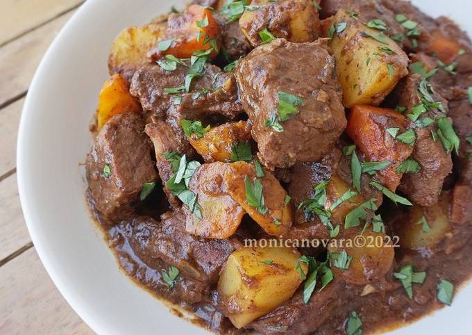 Resep Beef Stew oleh Monica Novara H. - Cookpad