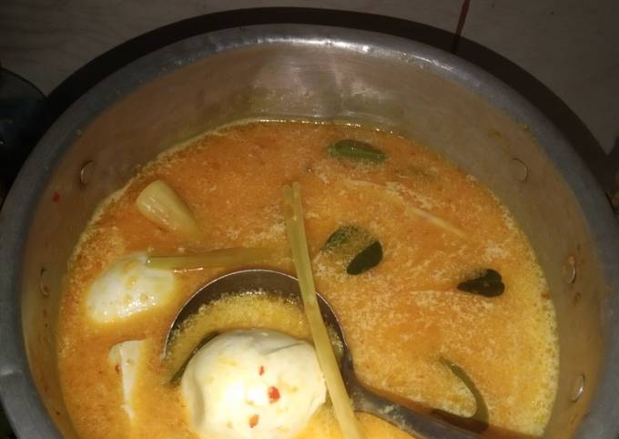 Resep Sayur tahu telur kuah kuning oleh Hanna Tjia Melliyana - Cookpad