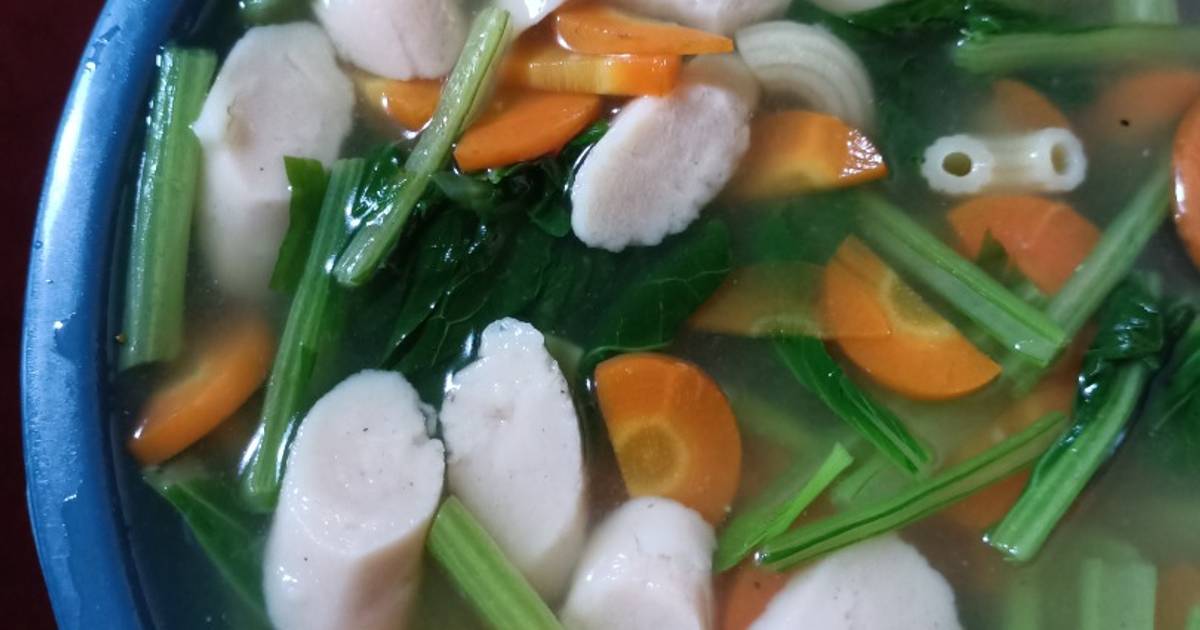 Resep Sup bening sawi,wortel dan sosis simpel oleh Ida royani - Cookpad