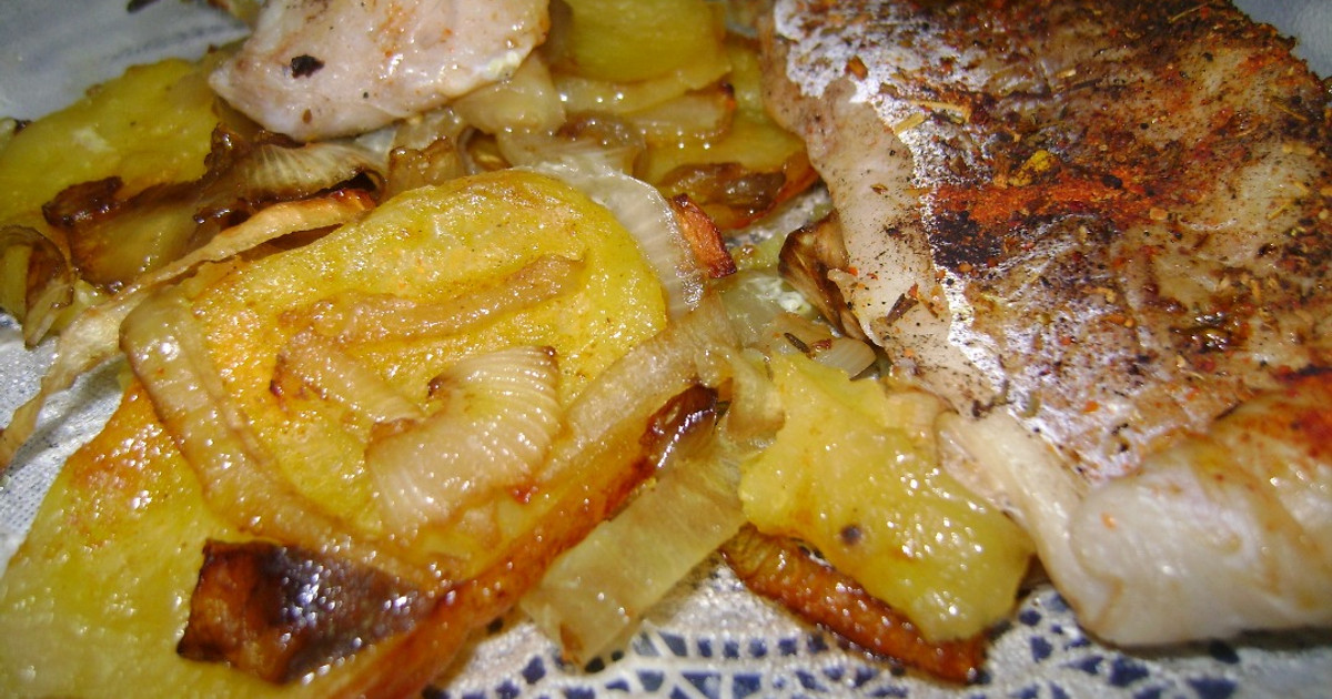 Papa Al Curry, Cebollas Caramelizadas Con Merluza Al Pimentón Ahumado ...
