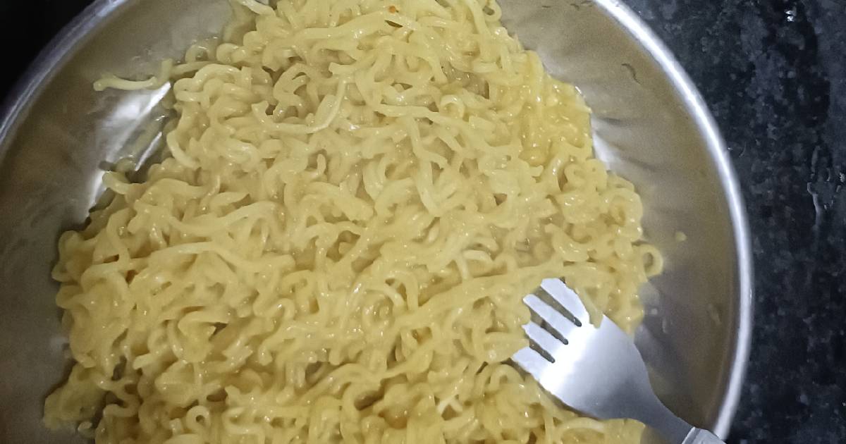 Cheesy maggi Recipe by Prisha Goyal - Cookpad