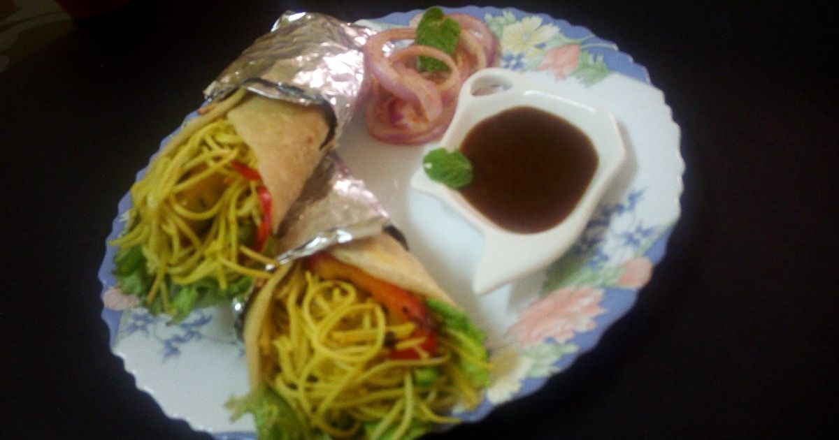 Noodles Rolls Recipe by Chandu Pugalia - Cookpad
