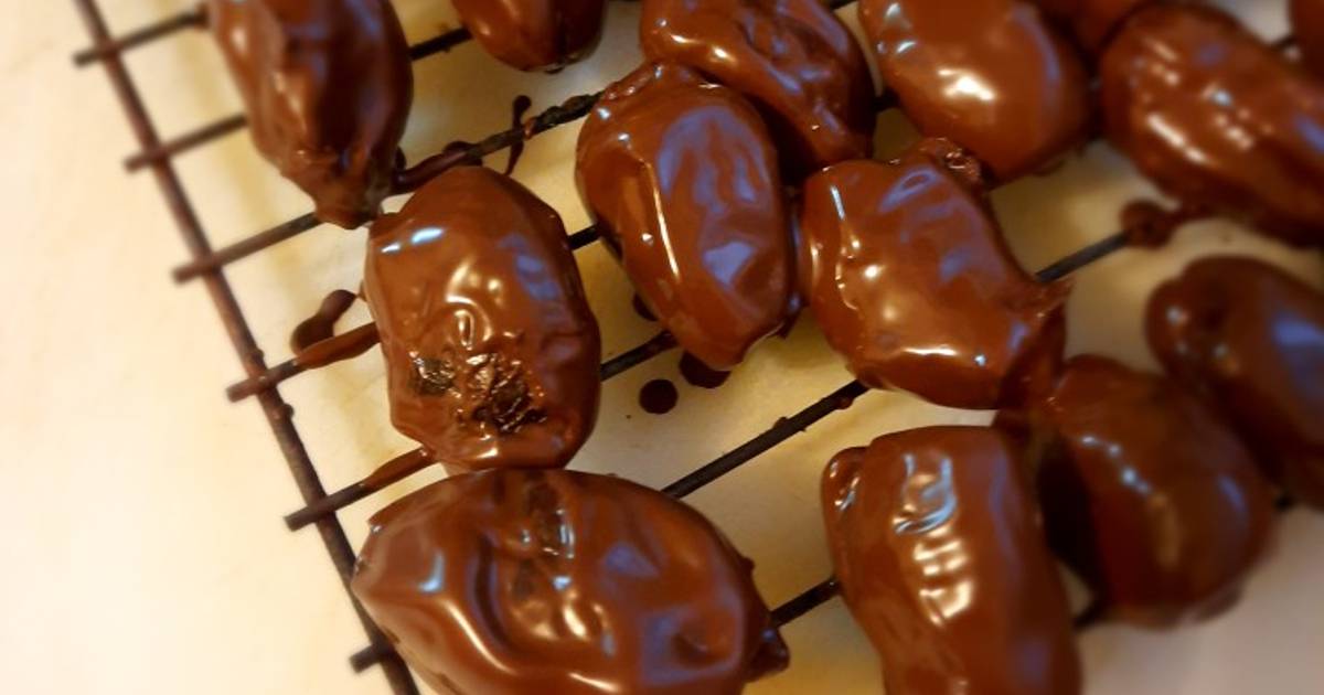 Dátiles rellenos con nuez bañados en chocolate semiamargo Receta de ...