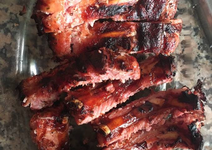 Costillas aliñadas a la barbacoa con papas delux caseras Receta de 🥘 ...