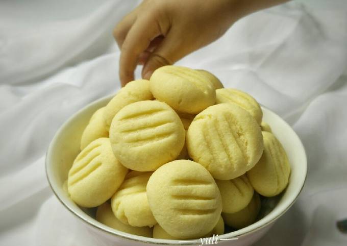 Resep Cookies maizena tanpa telur cemilan sehat oleh Yuli - Cookpad