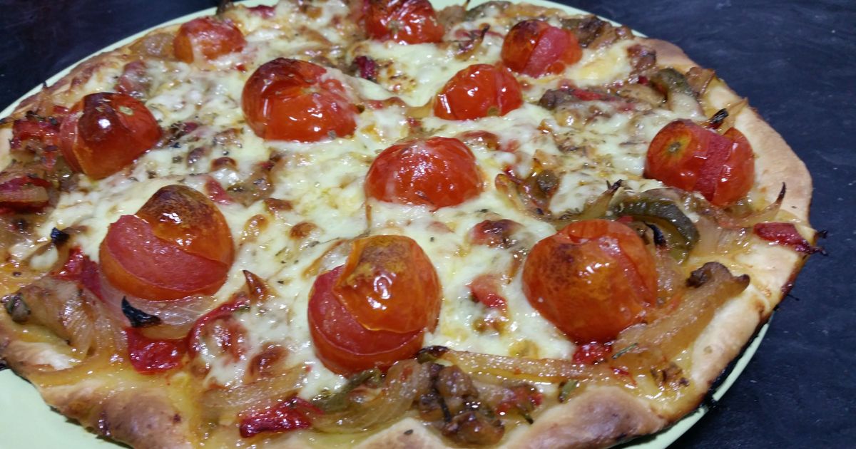 Pizza Con Tomates Cherry Y Escalivada Receta de Becky- Cookpad