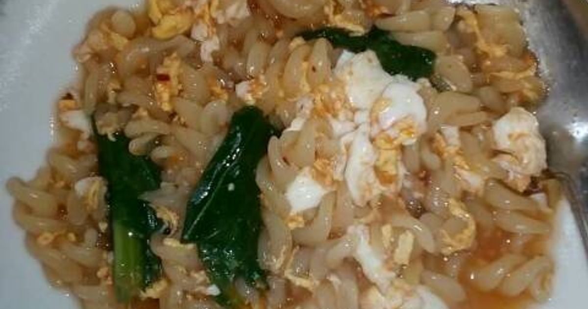 Resep Seblak Makaroni,Telur,Sawi oleh Betty Cahaya Hermawan - Cookpad