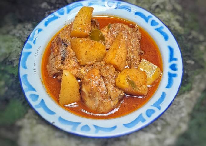 Resep Gulai Ayam And Kentang Bumbu Desaku Oleh Hadleny Kitchen Cookpad