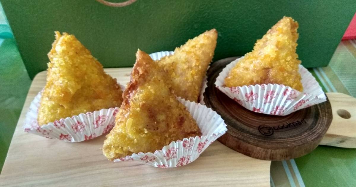 Resep Risoles segitiga isi simpel ragout oleh Aini mama 2N 2R - Cookpad