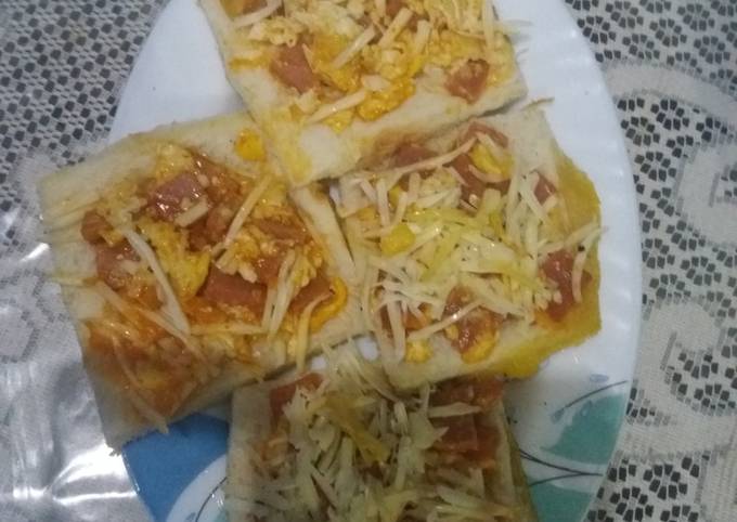 Resep Roti isi daging burger telor Dan keju oleh maya resnawati - Cookpad