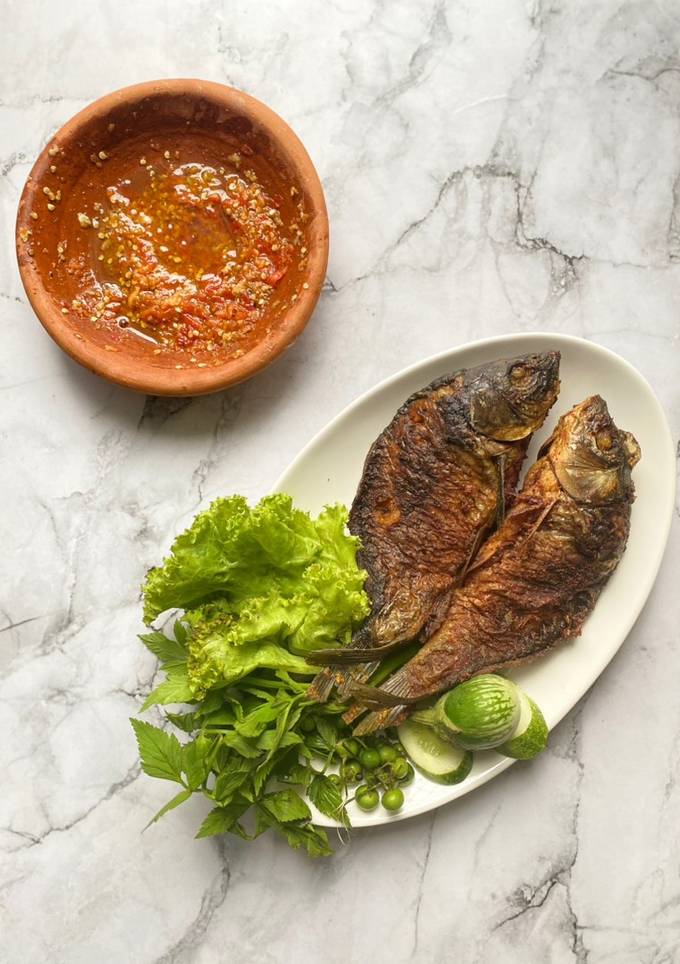 Resep Ikan Mas Goreng Bumbu Kuning oleh Rini Dwi Astuti - Cookpad