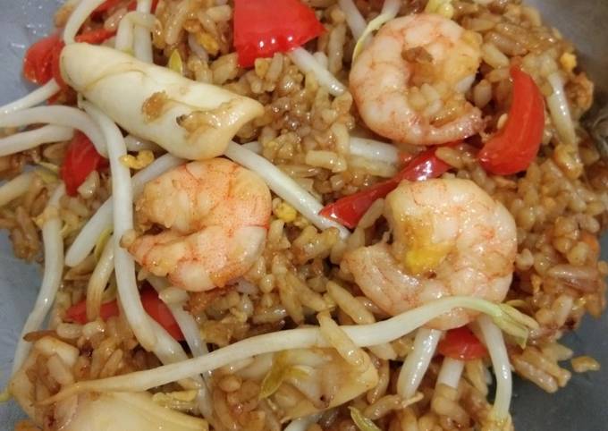 Resep Nasi goreng seafood oleh rinadjie - Cookpad