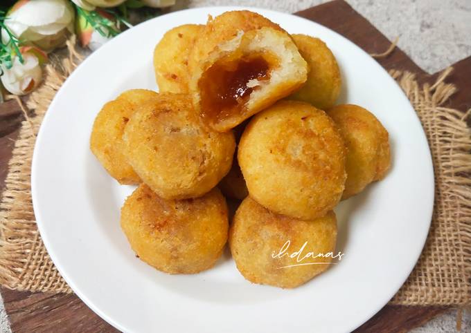 Resep Klenyem / Singkong Goreng Isi Gula Merah oleh ihdanas - Cookpad