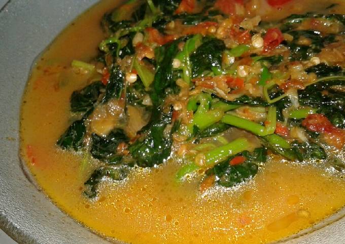 Resep Bayam Kuah Merah 🔥 oleh Nurika Zakiah - Cookpad