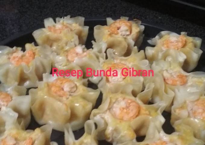Resep Dimsum Ayam Wortel Topping Udang oleh Pawon Bunda Gibran - Cookpad