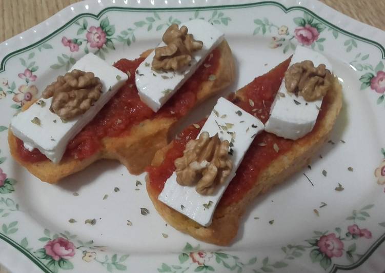 Tosta de tomate y queso fresco Receta de La Cocina de Loli- Cookpad