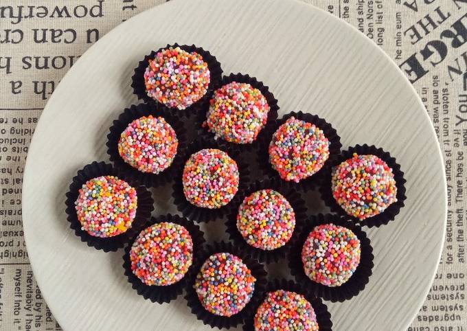 Resep Bola Bola Oreo Red Velvet oleh YuliOnet - Cookpad