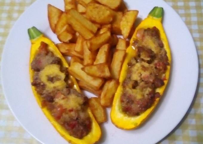 Zucchini amarillo relleno de carne y vegetales salteados Receta de ...