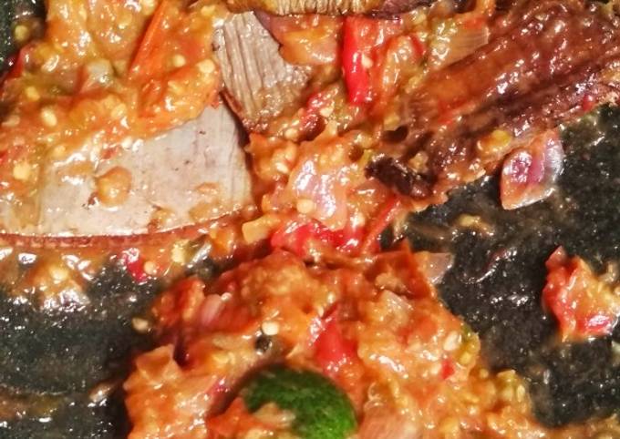Resep Sambal ikan pari asap oleh Liya Rizky - Cookpad