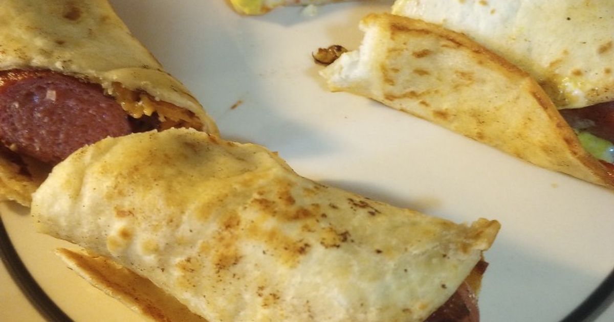 Hotdogs On Fried Tortillas Recipe by skunkmonkey101